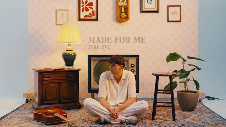 JVKE & ZVC「made for me」歌詞和訳＆意味考察｜“君は僕のために生まれてきた”——運命の出会いを描く純粋なラブソング 🌙 ...